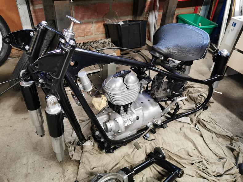 BMW R27 | GT Souvenirs